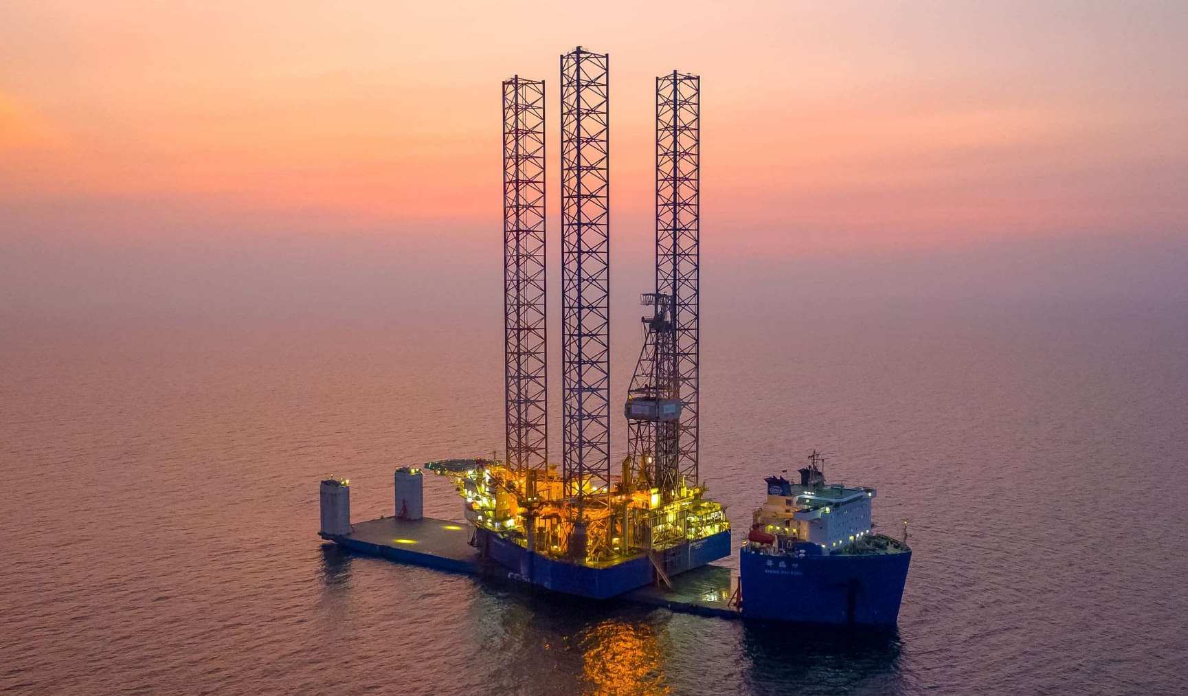 Mulai Berlayar, Rig Emerald Driller dari Qatar ke Laut Jawa • – Mimir